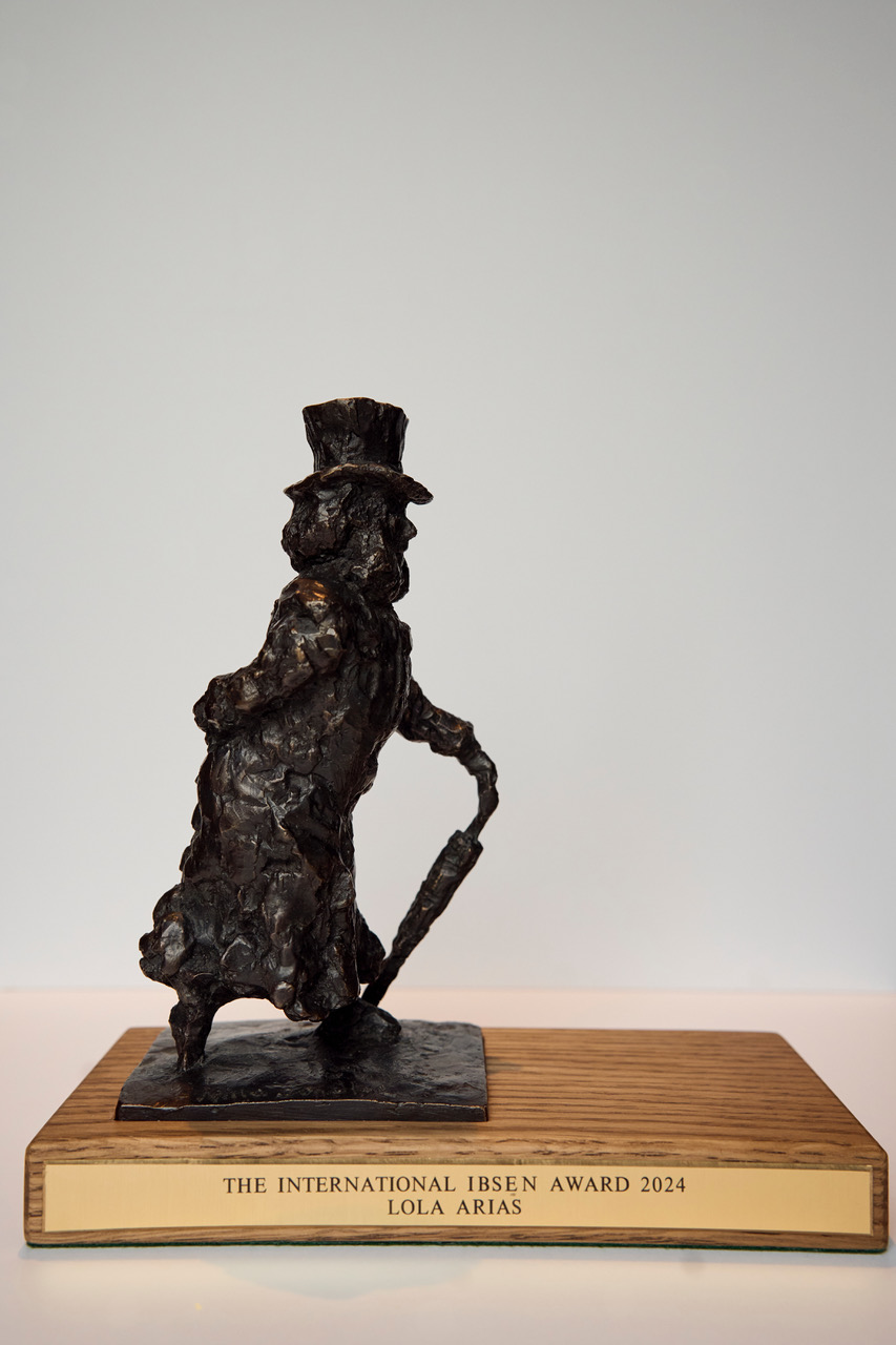 LOLA ARIAS • Awards